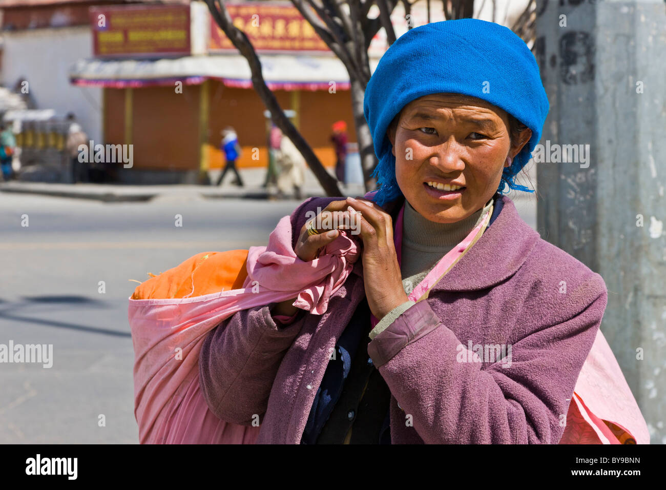 Poor Tibetan woman in blue hat in Lhasa Tibet. JMH4584 Stock Photo - Alamy