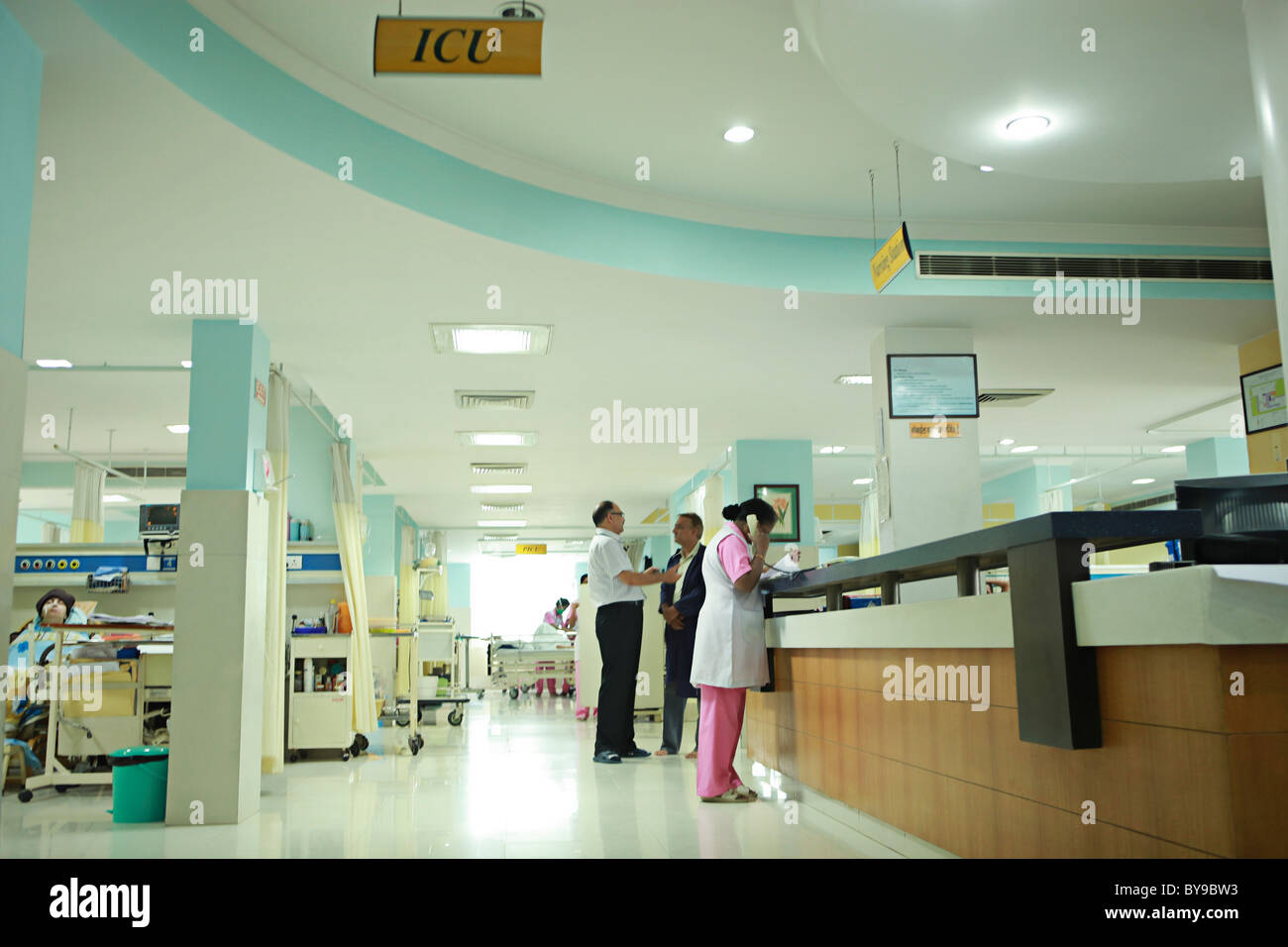 Intensive care unit Stock Photo - Alamy