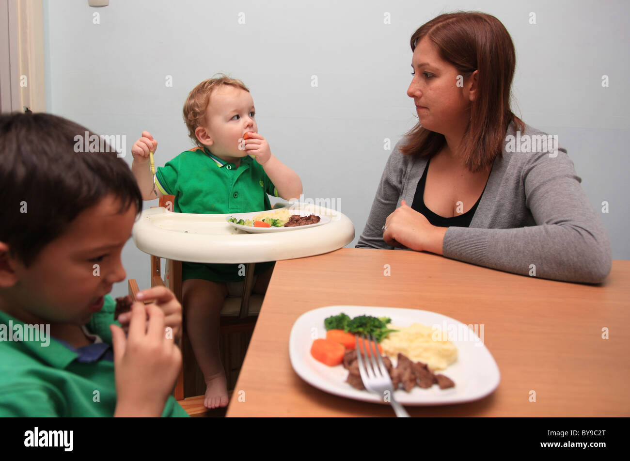 Single mother poor hi-res stock photography and images - Alamy