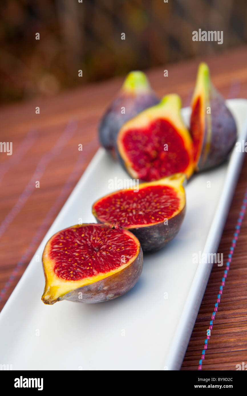 Cut figs hi-res stock photography and images - Alamy