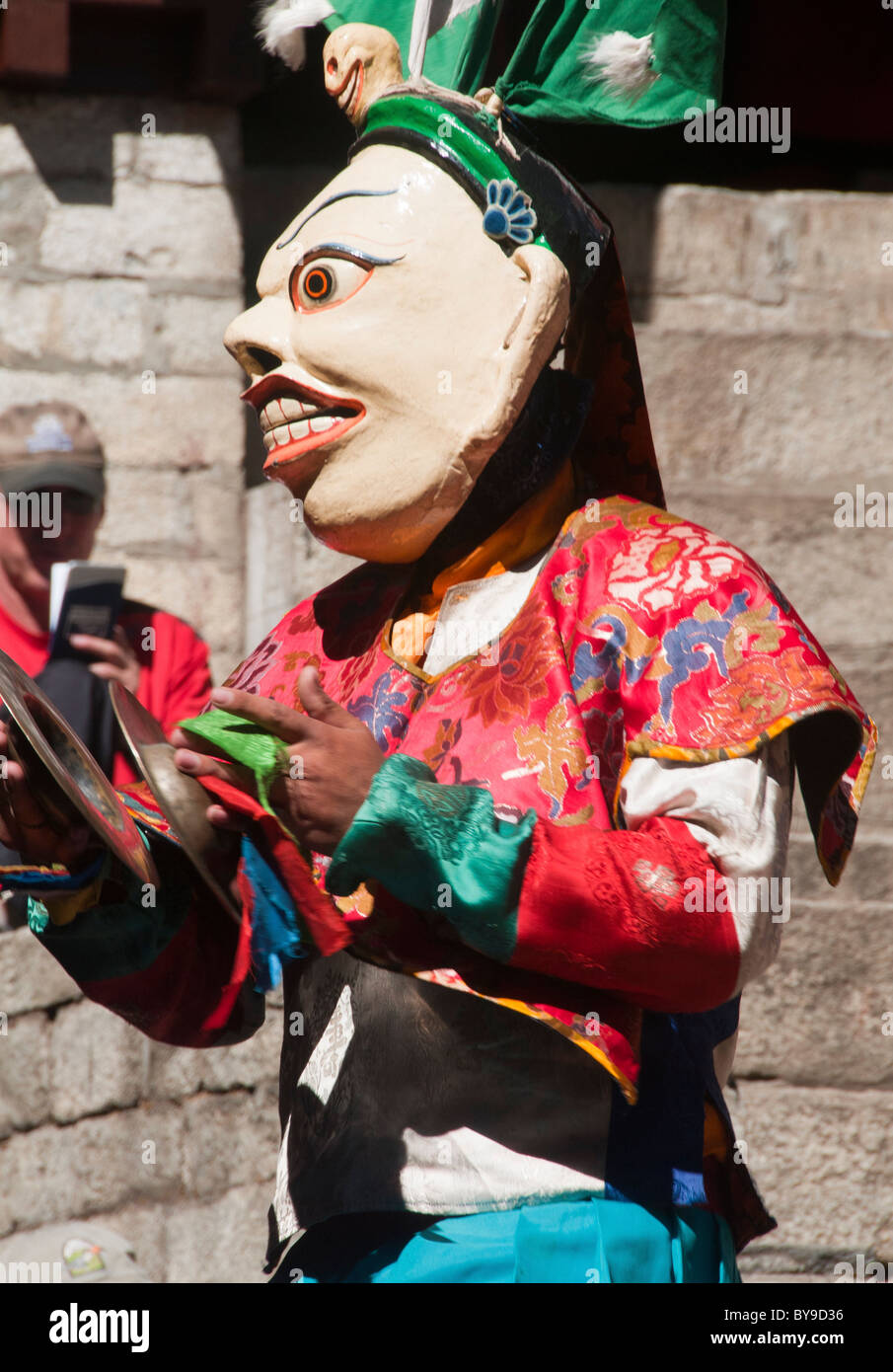 Buddhist monk in costume mask hi-res stock photography and images - Alamy