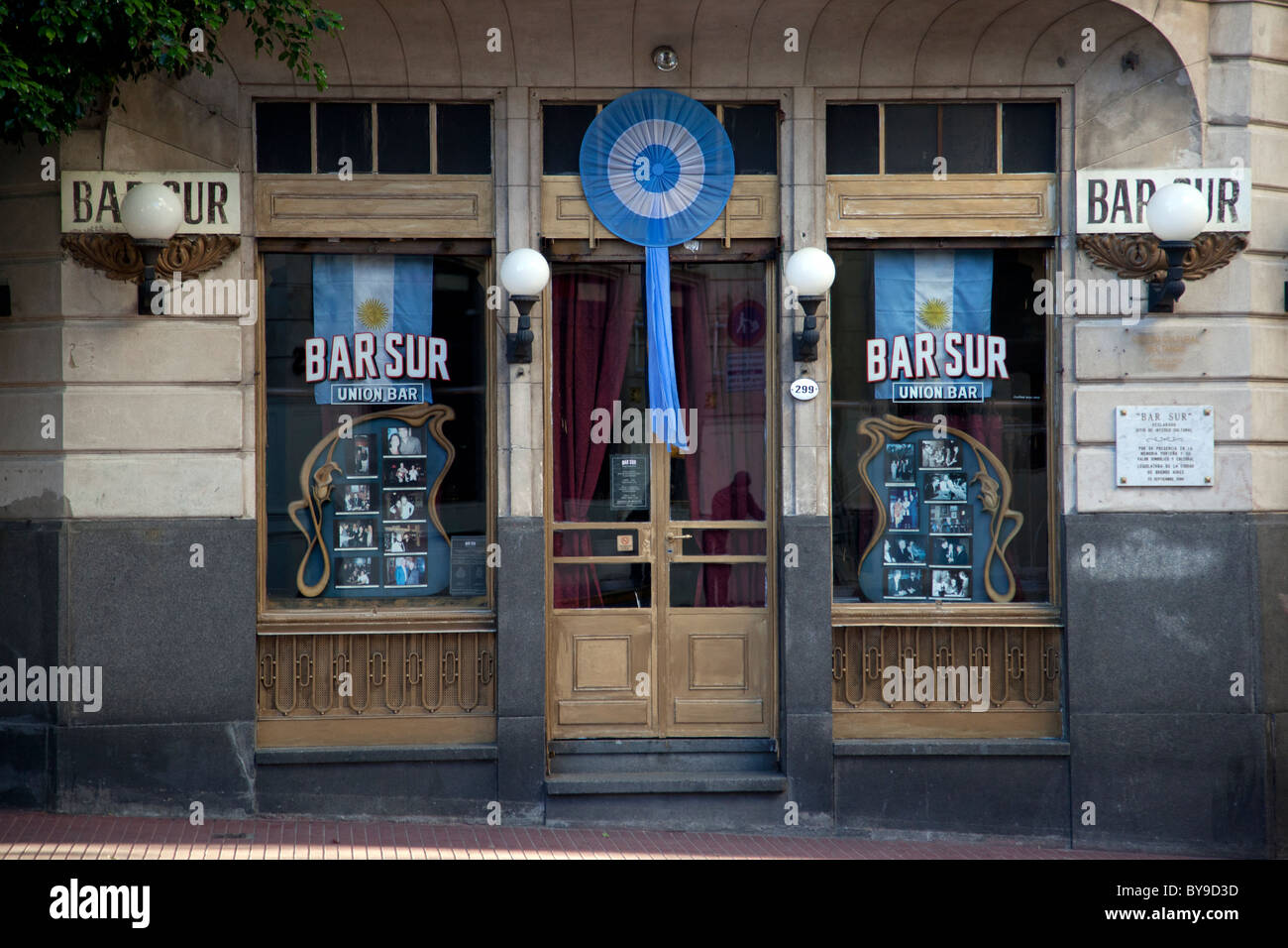Cafe tango bar hi-res stock photography and images - Alamy