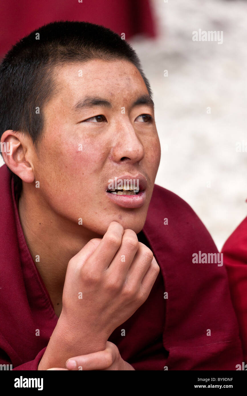 Buddhist monk in white robes hi-res stock photography and images - Alamy