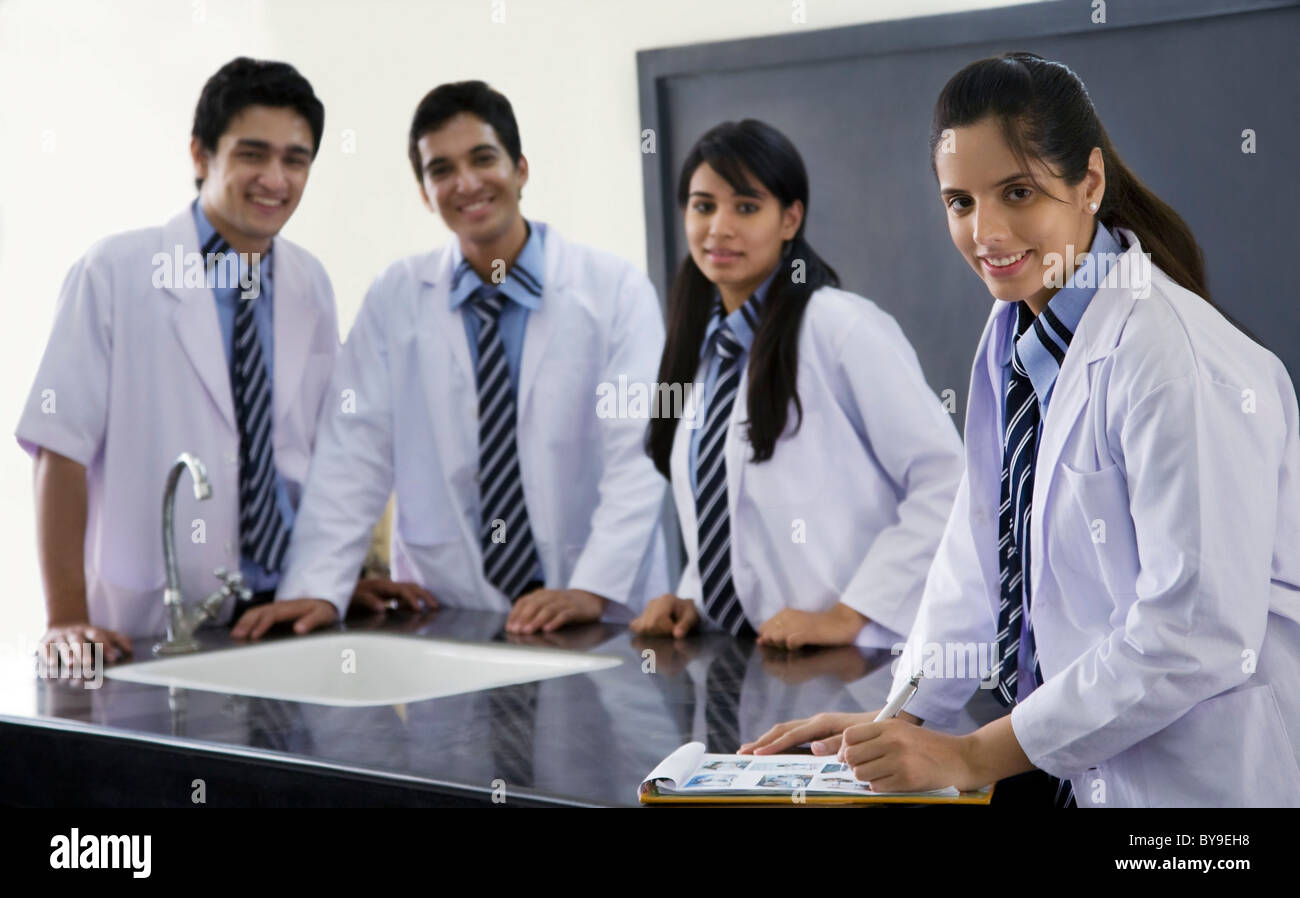 Lab coats hi-res stock photography and images - Alamy