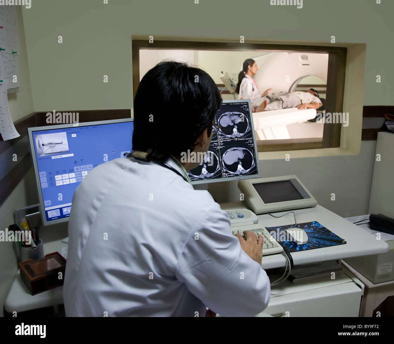 Mri scanner hi-res stock photography and images - Alamy