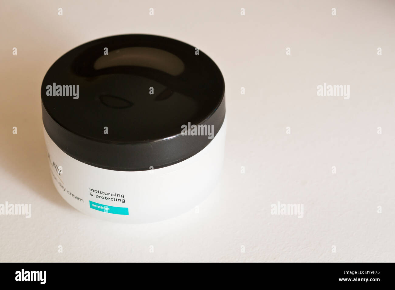 Plastic cream pot hi-res stock photography and images - Alamy