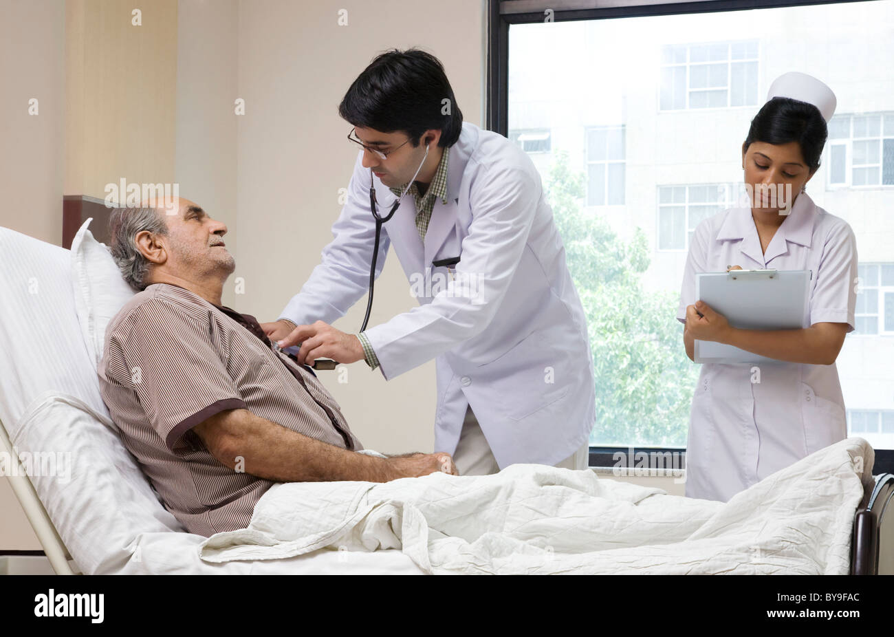 Doctor checking a patient's heartbeat Stock Photo - Alamy
