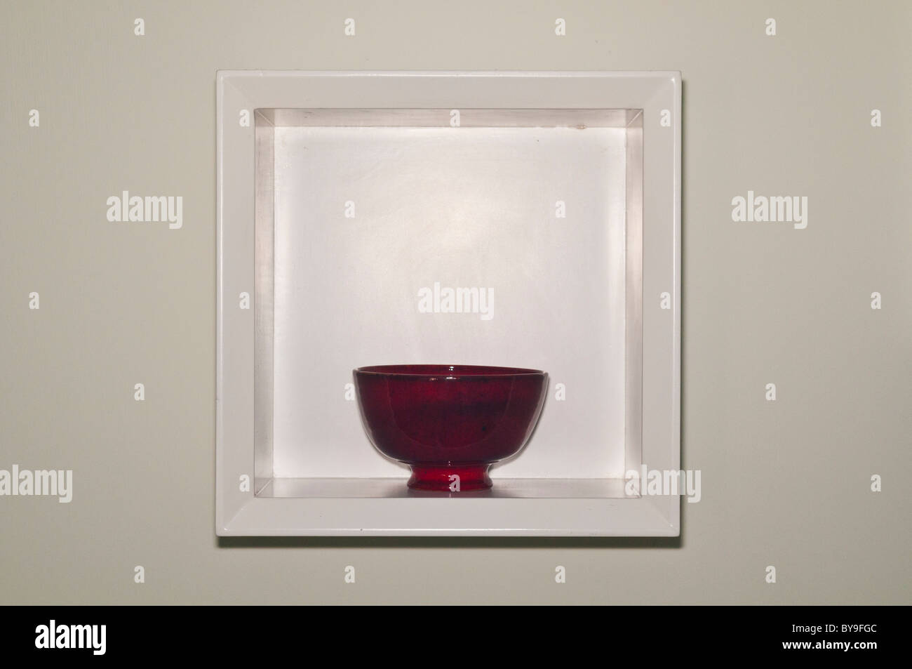 Antique pottery display hi-res stock photography and images - Alamy