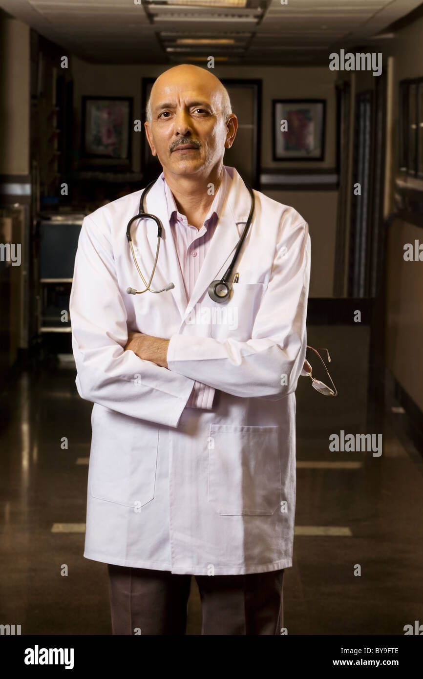 Indian senior citizen hi-res stock photography and images - Alamy