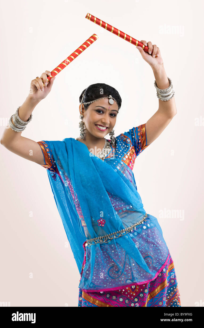 Gujarati woman with dandiya sticks Stock Photo - Alamy