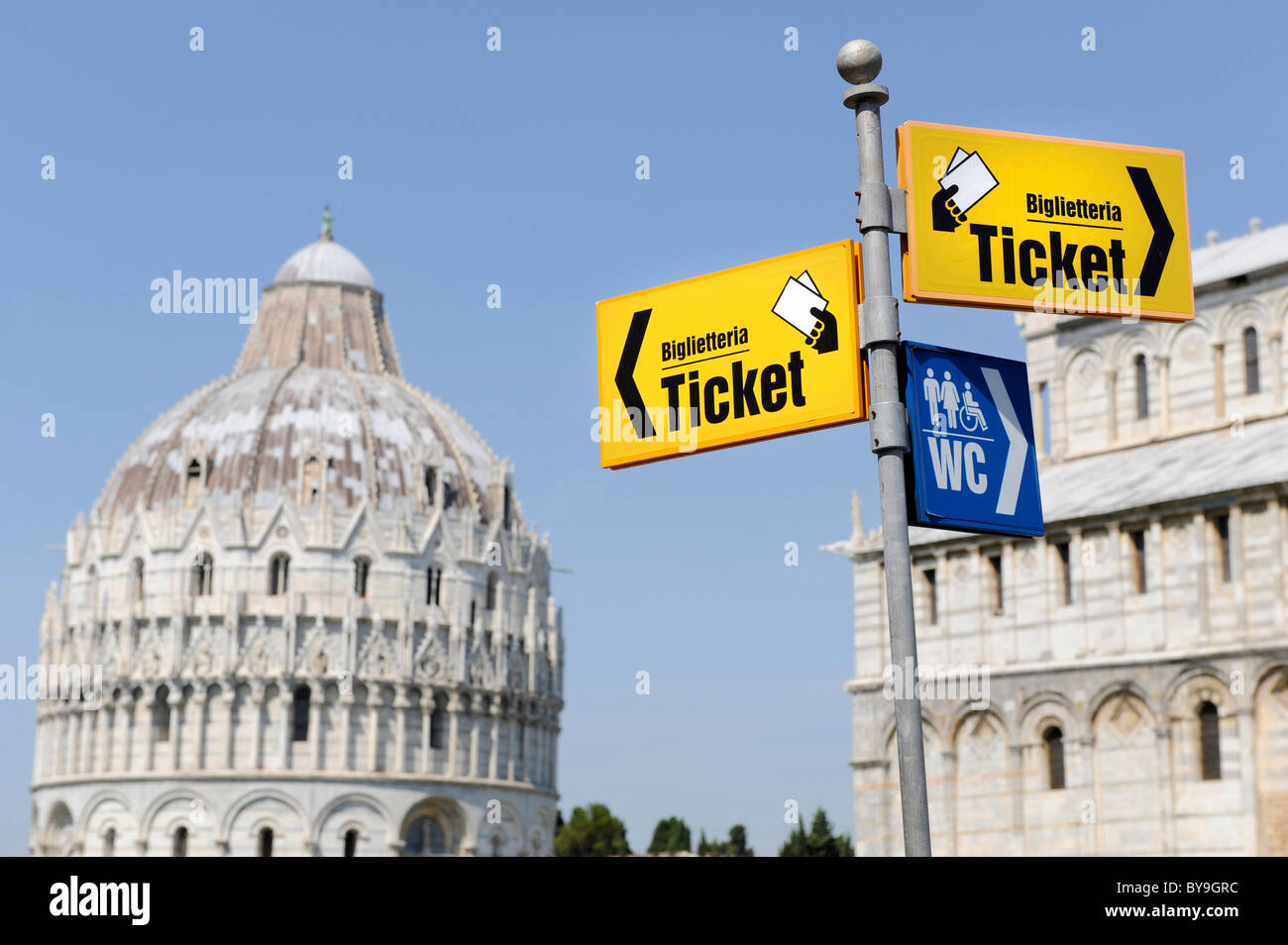 Ticket and toilet signs with the Baptistry and Duomo in the background ...