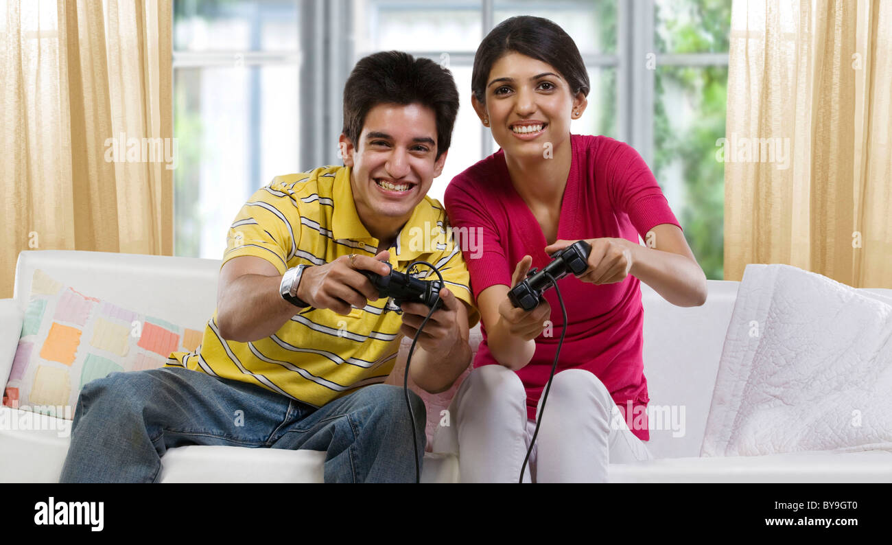 Brother and sister playing video games Stock Photo - Alamy