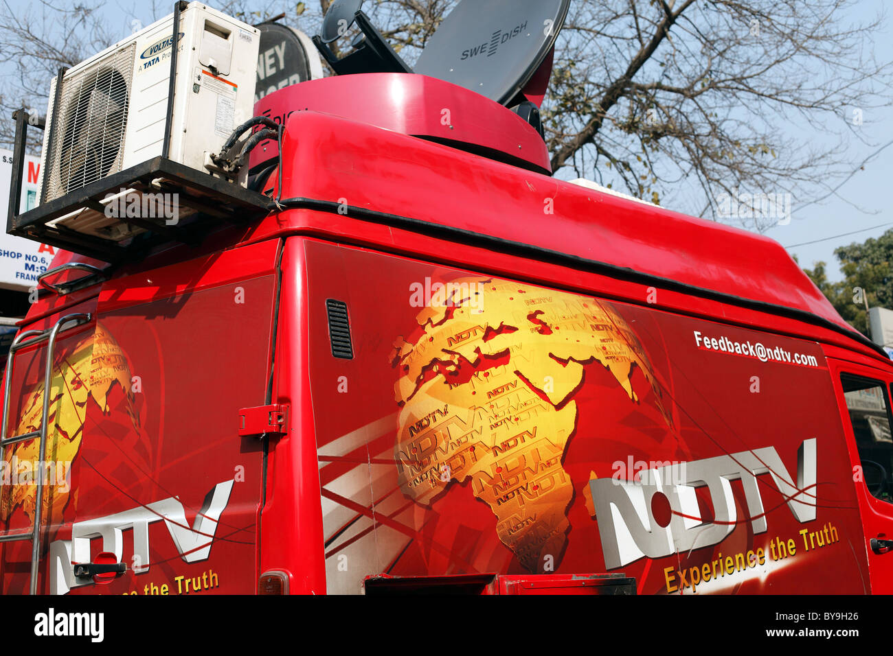 News Van Television High Resolution Stock Photography and Images - Alamy