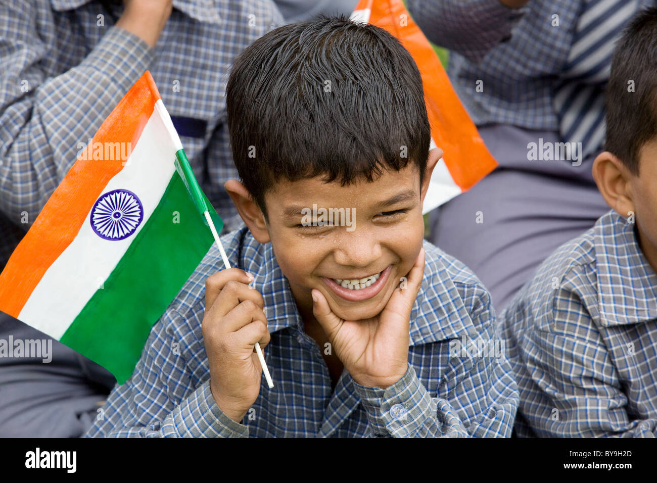 School boy holding the Indian Flag Stock Photo - Alamy