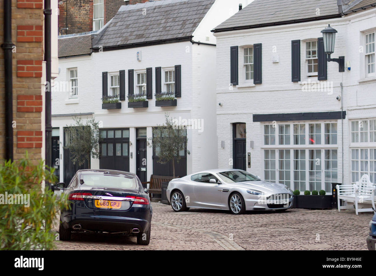 Mews in Knightsbridge London and luxury cars Stock Photo - Alamy