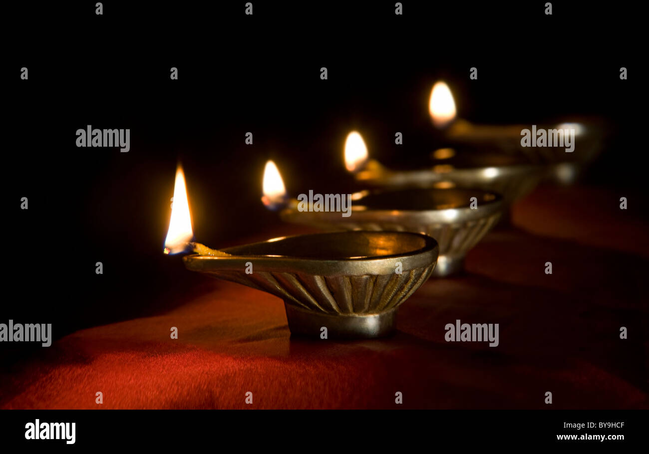 Row diyas diwali festival hi-res stock photography and images - Alamy