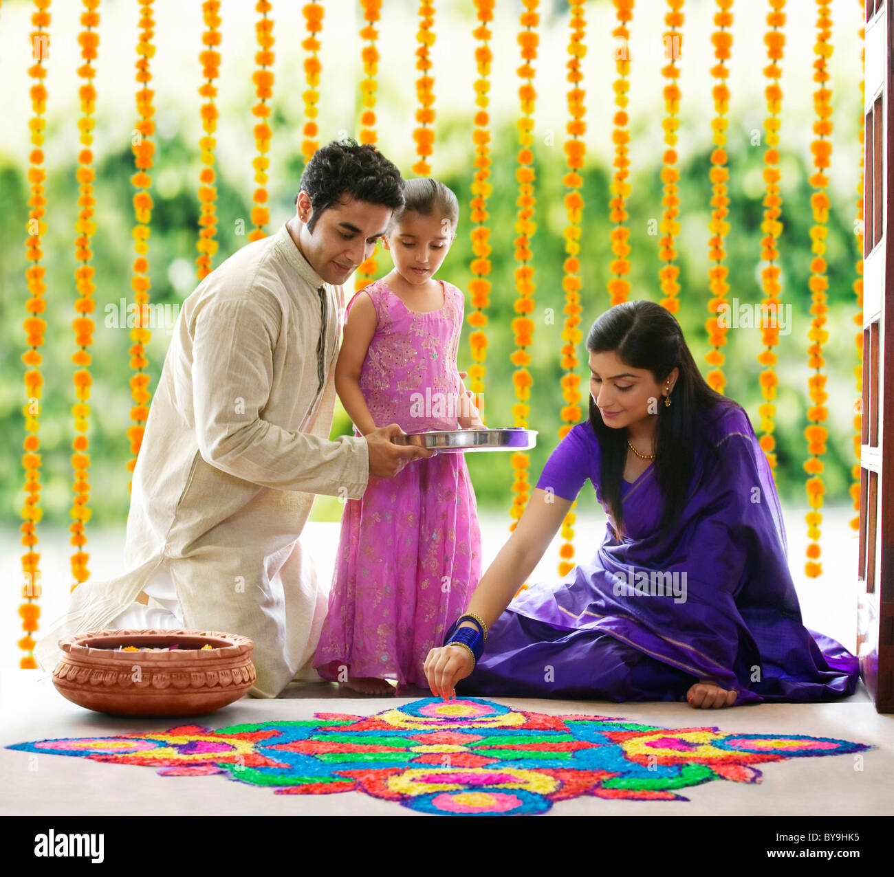 Indian girls making rangoli hi-res stock photography and images - Alamy