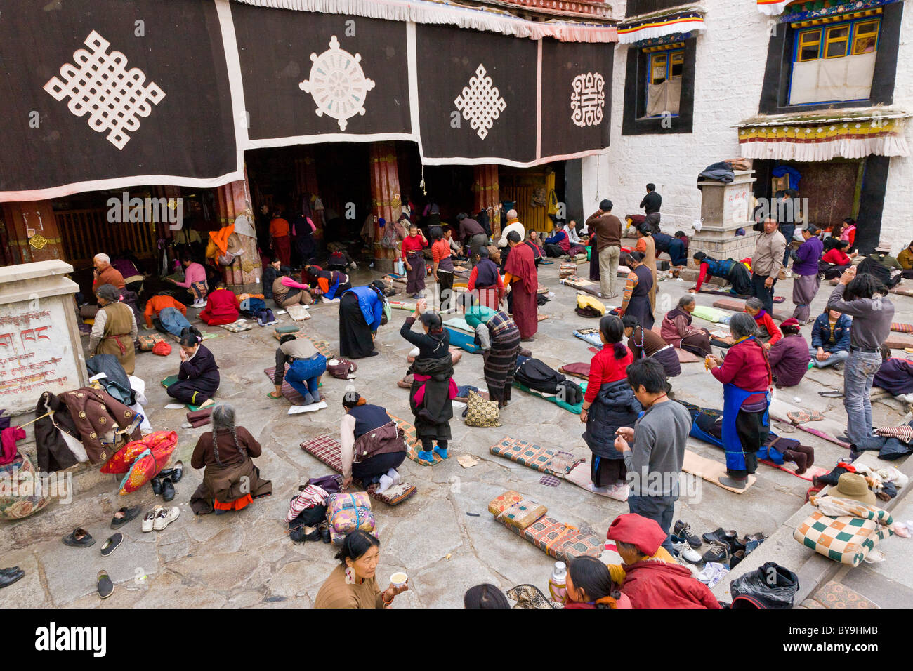 Prostration prostrating hi-res stock photography and images - Alamy