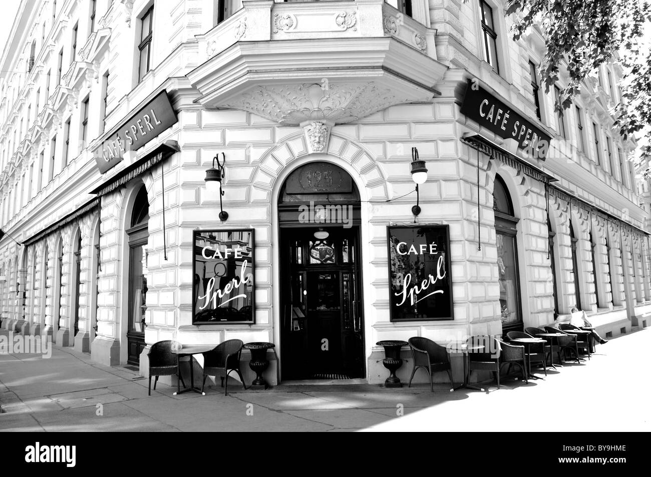 Vienna cafe Black and White Stock Photos & Images - Alamy