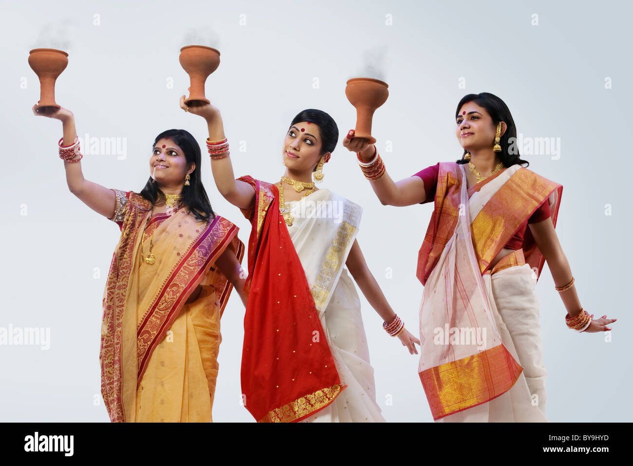 Bengali women doing a Dhunuchi dance Stock Photo: 34017745 - Alamy