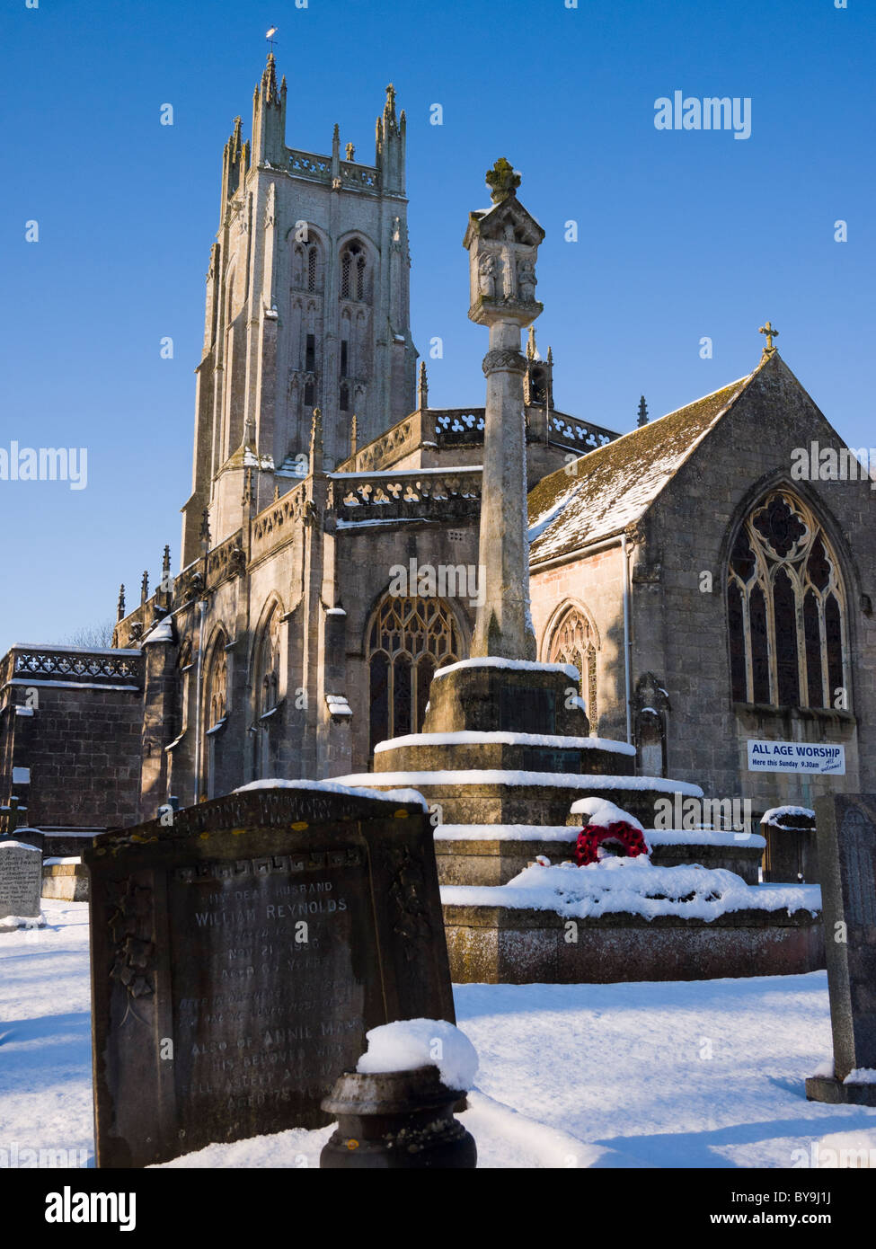 Wrington All Saints Church in winter snow. North Somerset, England ...