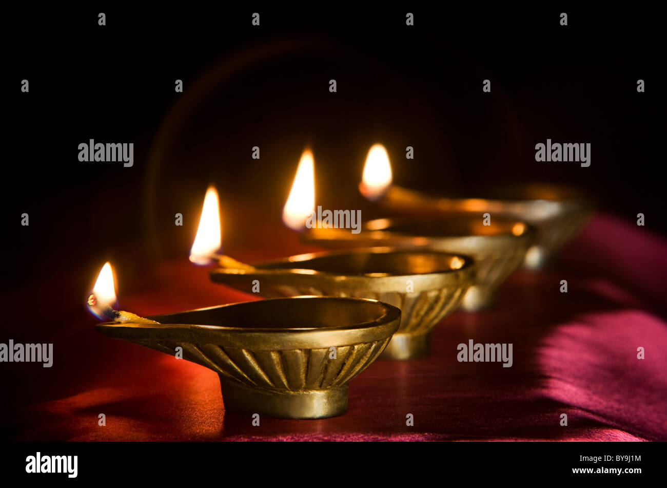 Row diyas diwali festival hi-res stock photography and images - Alamy