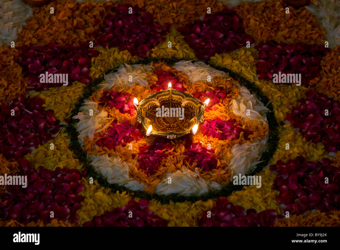 Flower and colour rangoli hi-res stock photography and images - Alamy