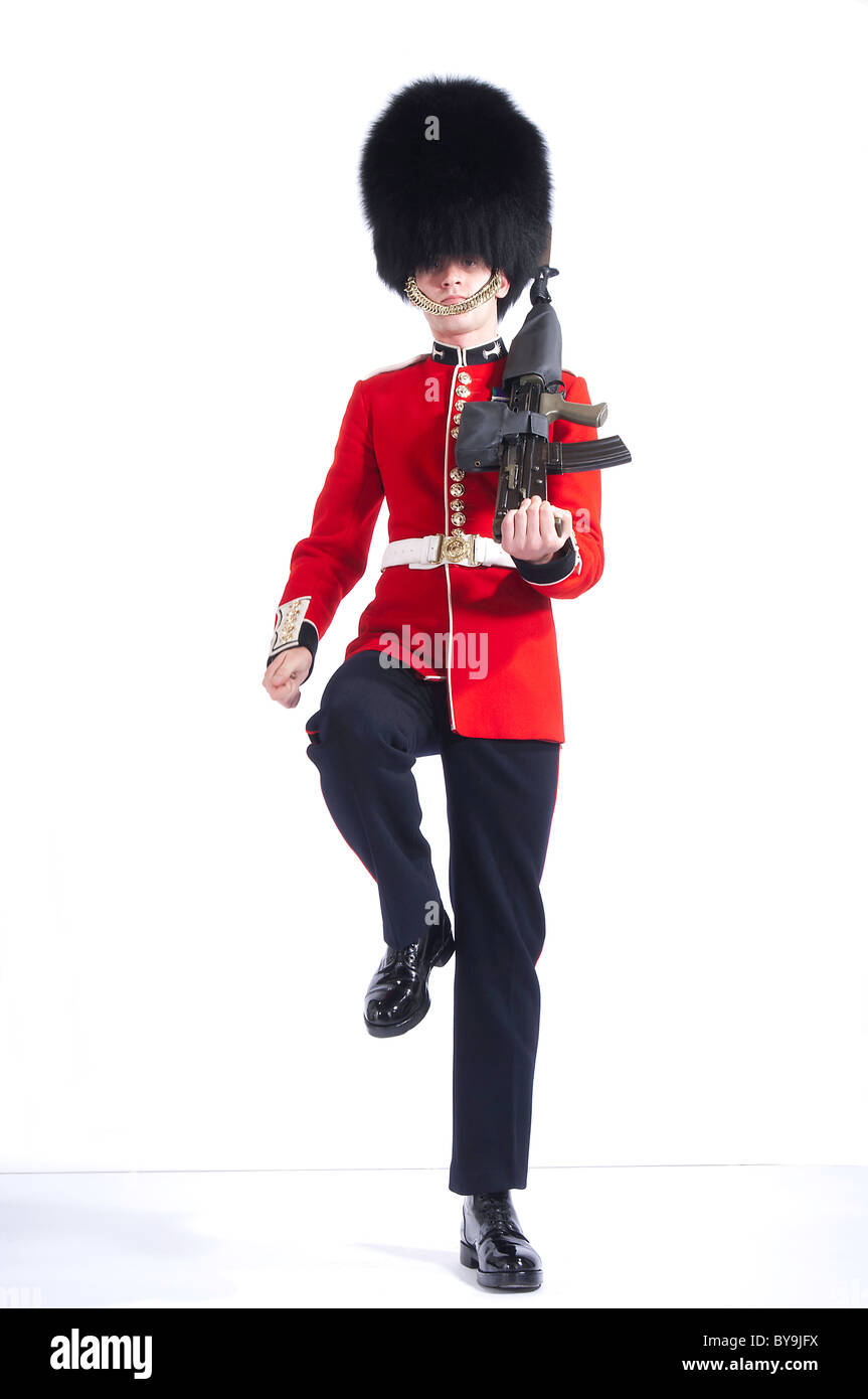 Welsh guard buckingham palace hi-res stock photography and images - Alamy