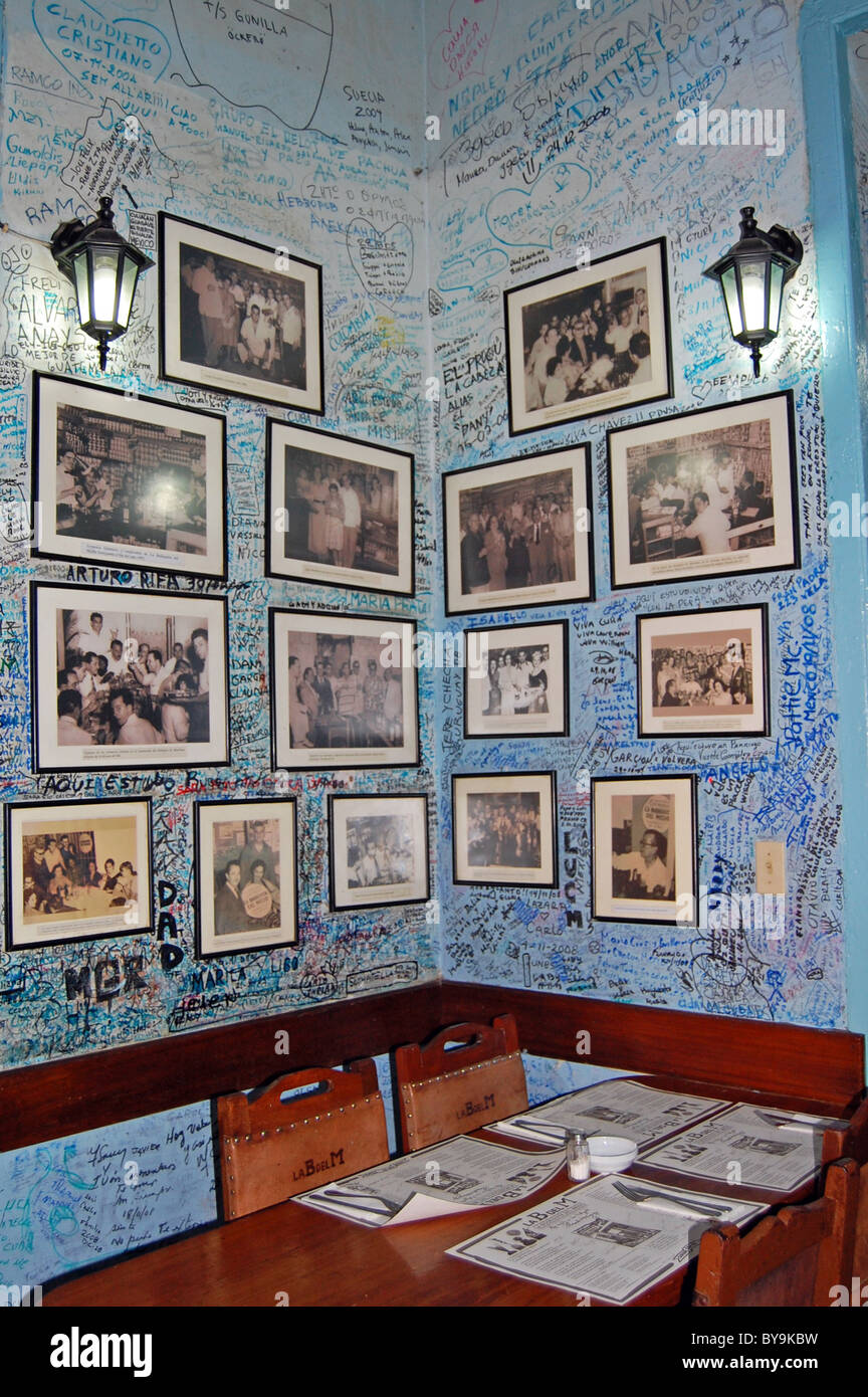 inside famous bar in havana Stock Photo - Alamy
