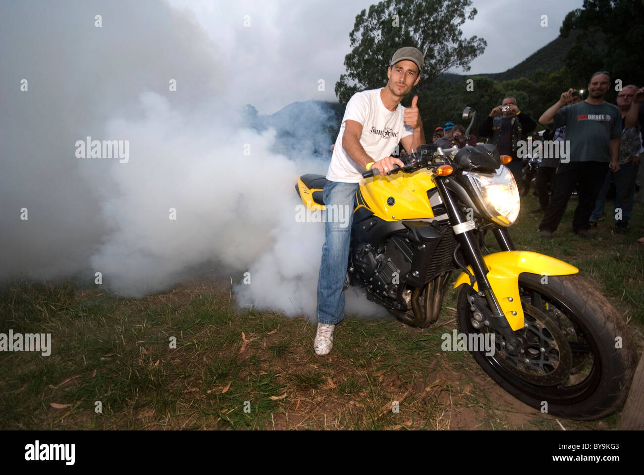 Burnout tyre hi-res stock photography and images - Alamy