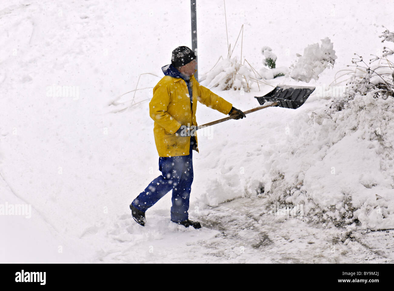 Man shovelling snow in storm Stock Photo - Alamy