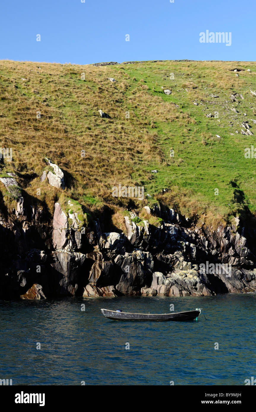 Irish currach boat hi-res stock photography and images - Alamy