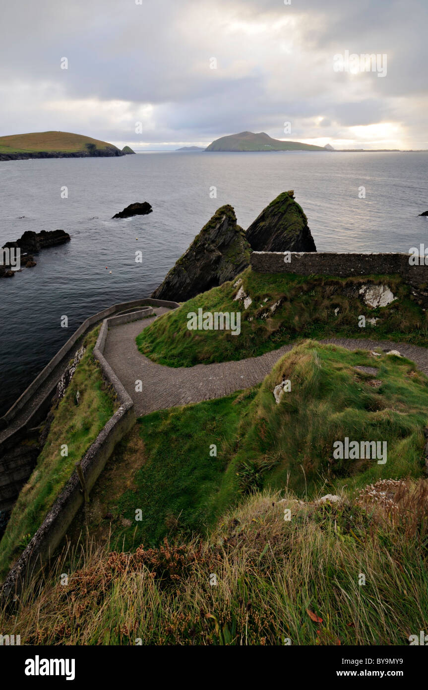 Dunquin pier atlantic ocean and Inishtooskert blasket islands dingle ...