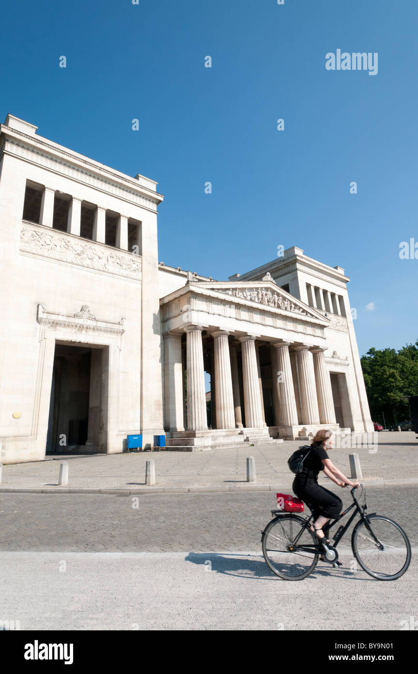 Propylaea at Koenigsplatz, Munich Stock Photo - Alamy