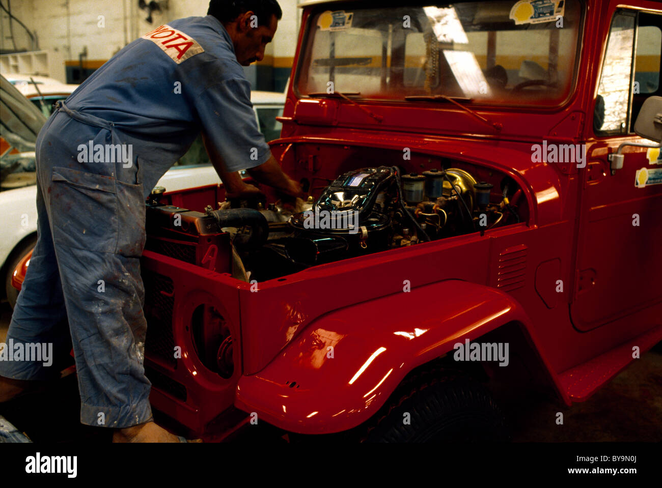 Middle east car assembly line hi-res stock photography and images - Alamy