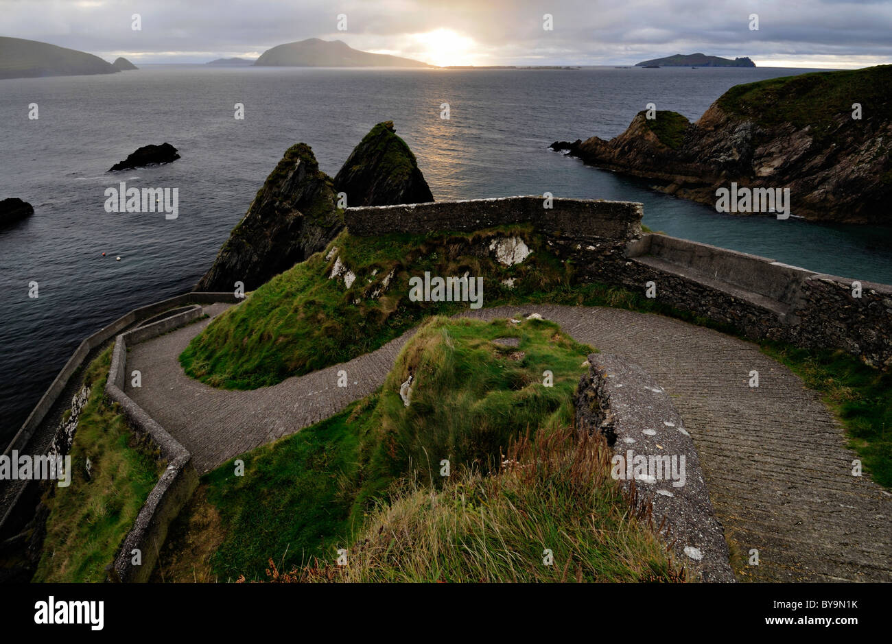 Dunquin pier atlantic ocean and Inishtooskert blasket islands dingle ...
