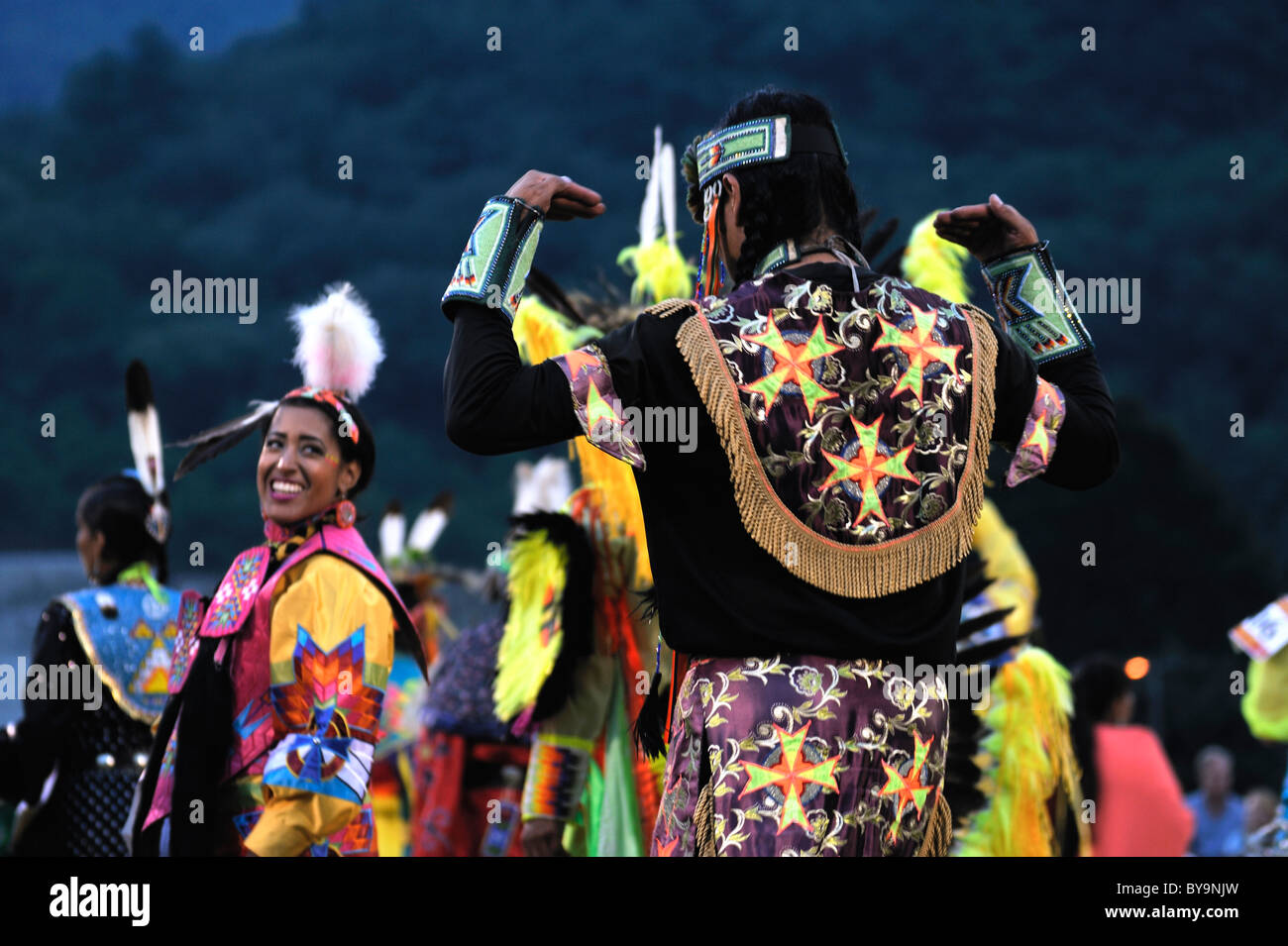 Cherokee indian feather hi-res stock photography and images - Alamy