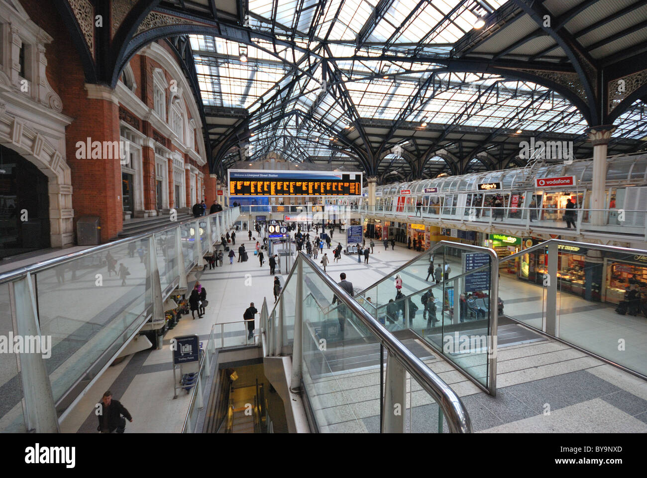 Liverpool street station railway hi-res stock photography and images ...