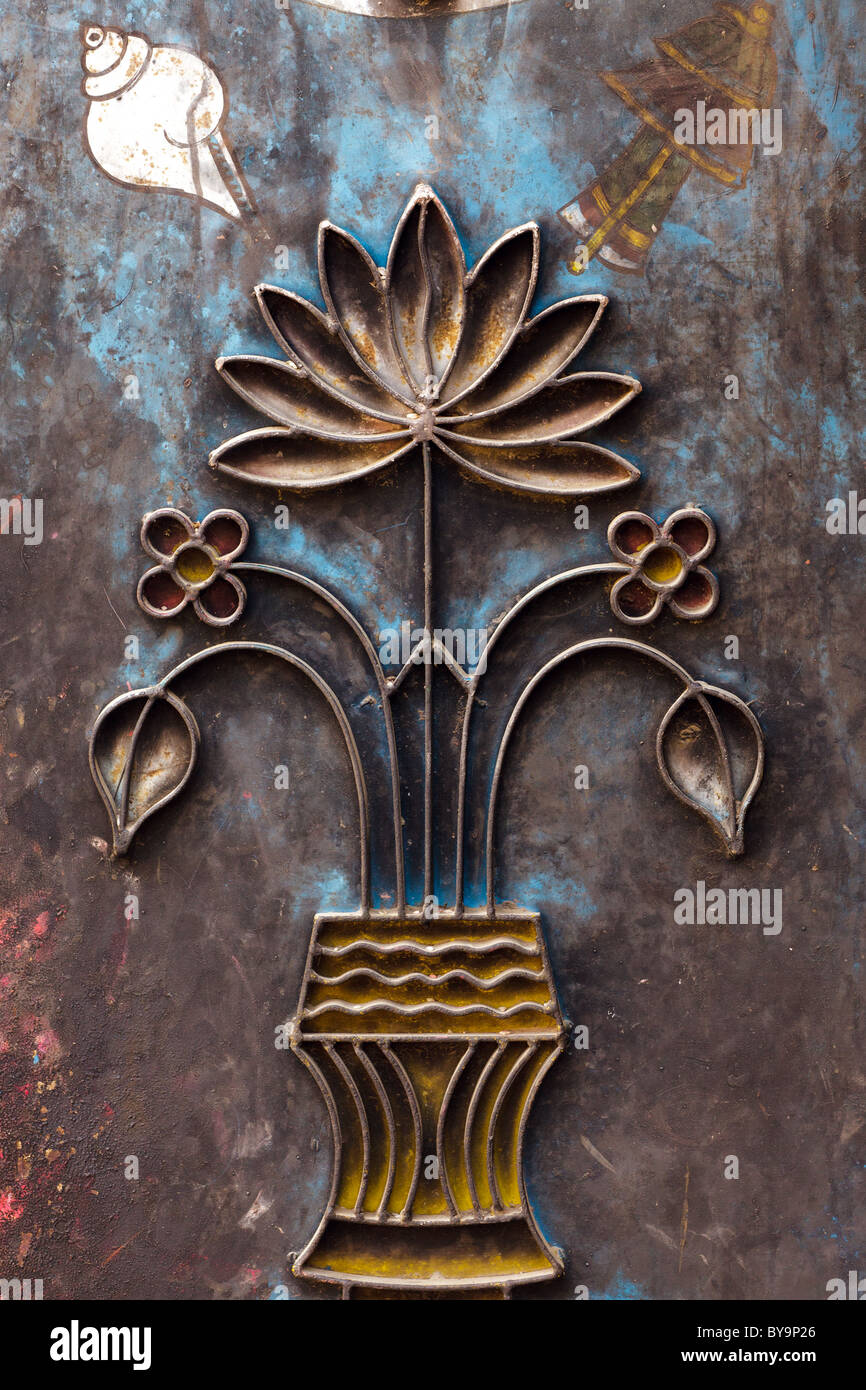 Temple flower decoration hi-res stock photography and images - Alamy