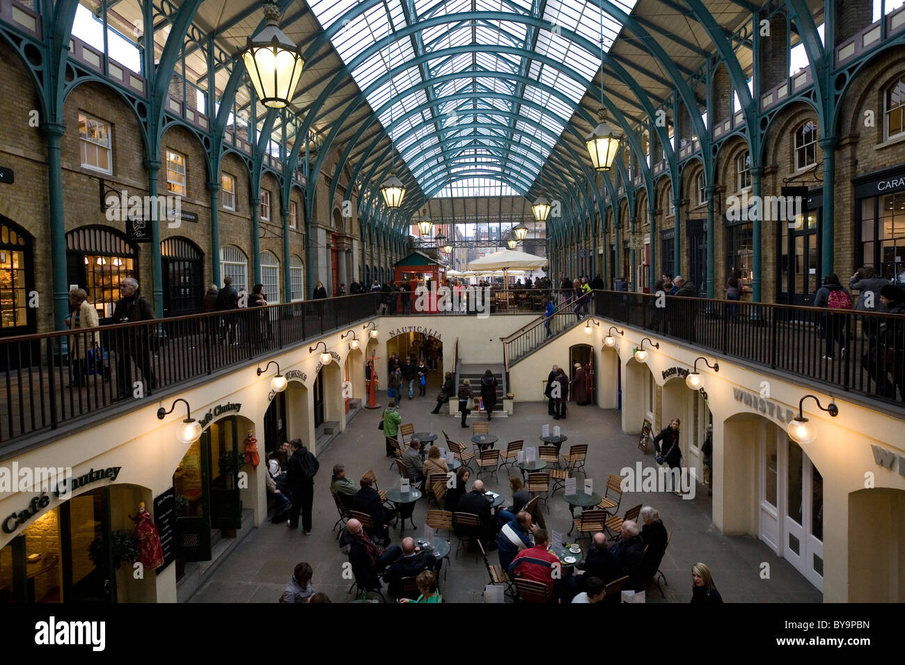 Shopping london cafe hi-res stock photography and images - Alamy