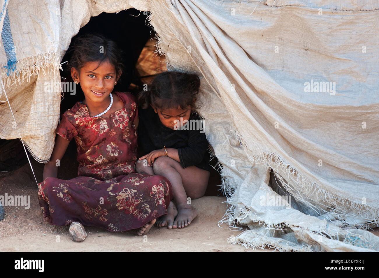 Indian homeless family hi-res stock photography and images - Alamy