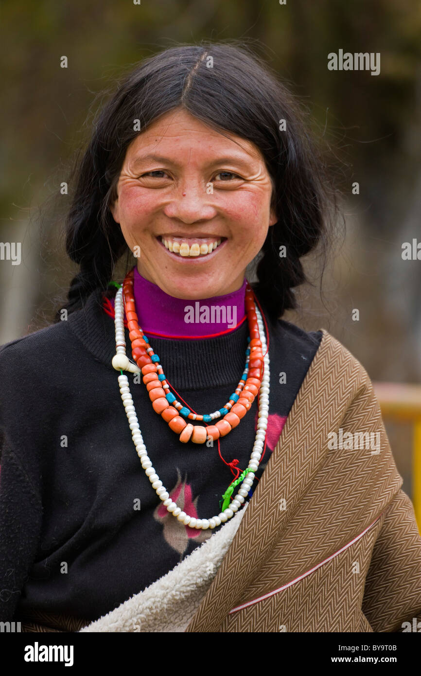 Tibetan woman smiling tibet hi-res stock photography and images - Alamy