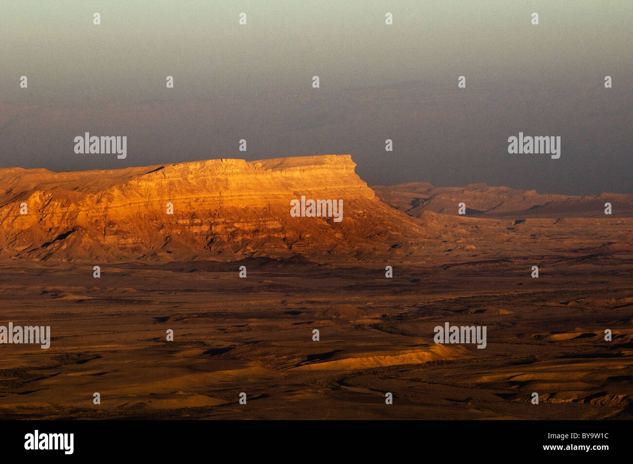 The Ramon crater during sunset Stock Photo - Alamy