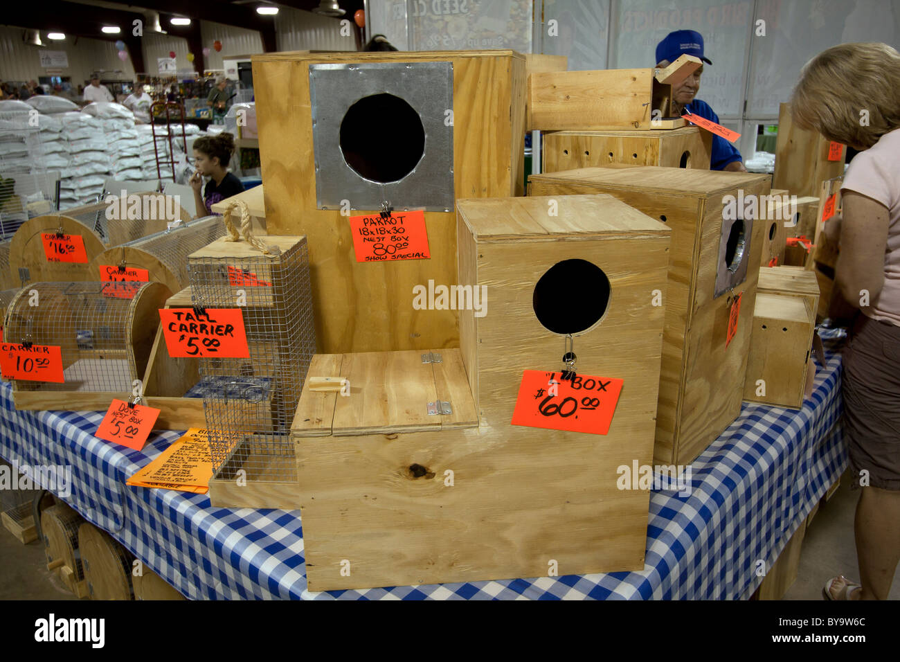 Central Florida Fairgrounds bird expo Stock Photo - Alamy