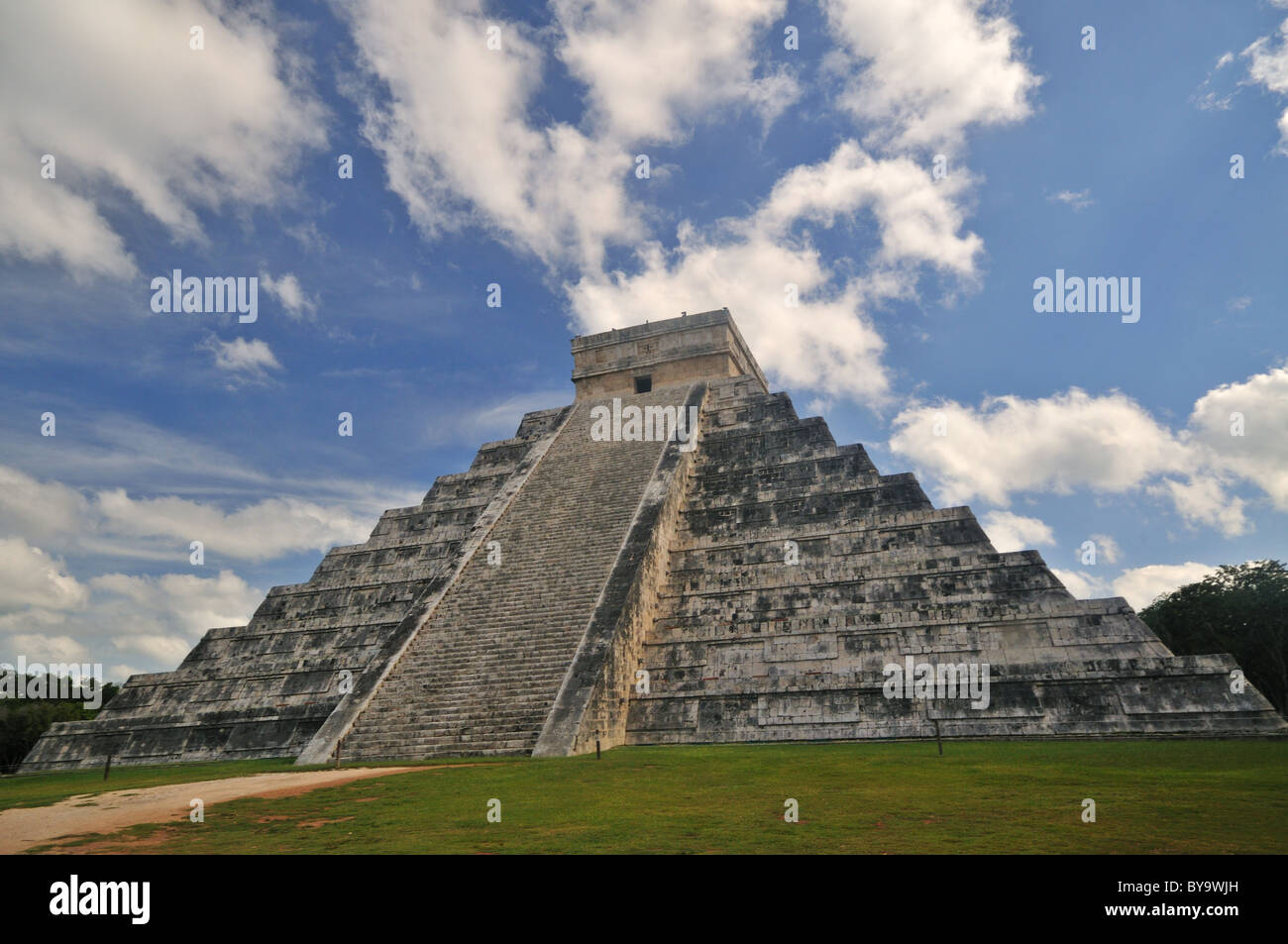 Kukulkan Pyramid at Chichen Itza Stock Photo - Alamy
