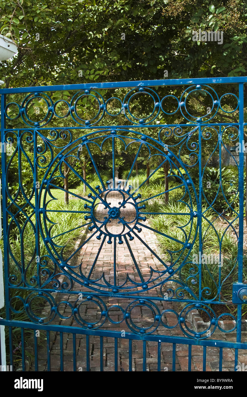 Historic charleston iron gate hi-res stock photography and images - Alamy