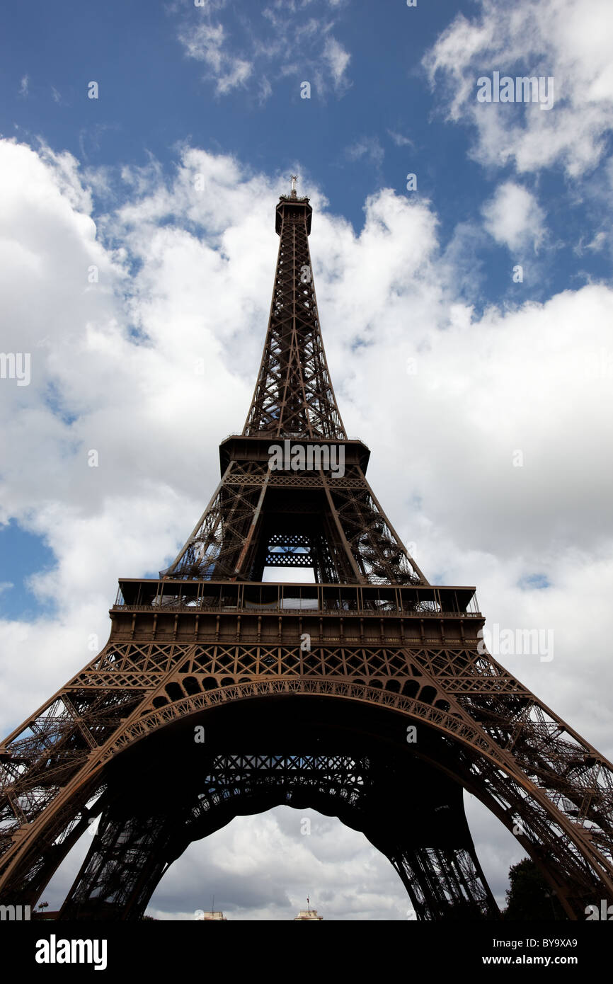 Unique perspective structure eiffel hi-res stock photography and images ...