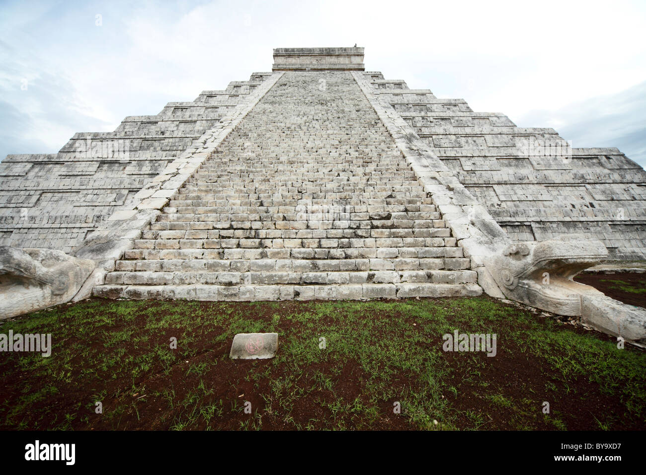 THE CASTLE, MAYAN RUINS AT CHICHEN ITZA, MEXICO Stock Photo - Alamy