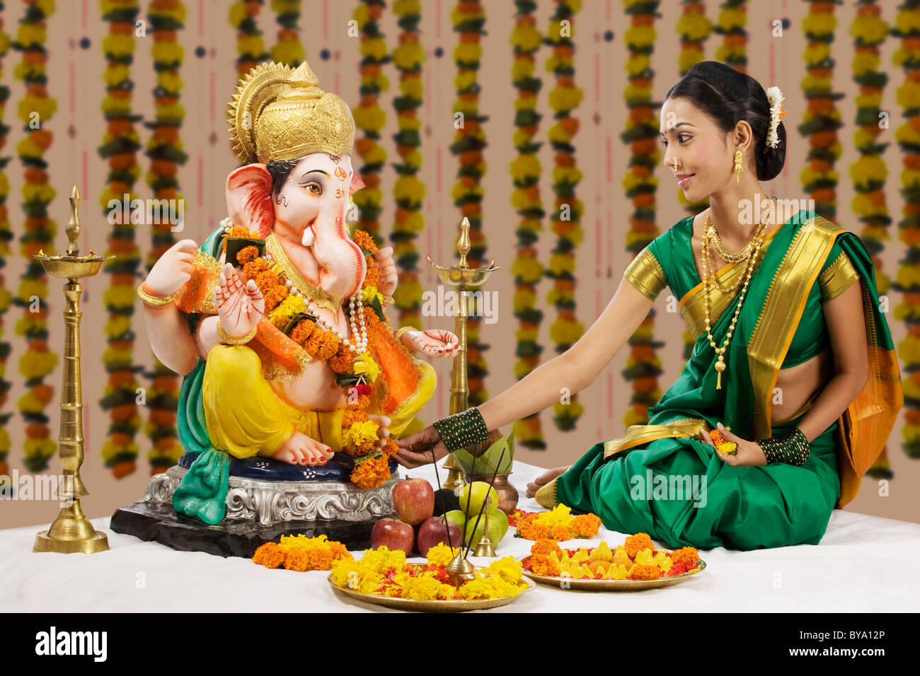 Hindu pooja hi-res stock photography and images - Alamy