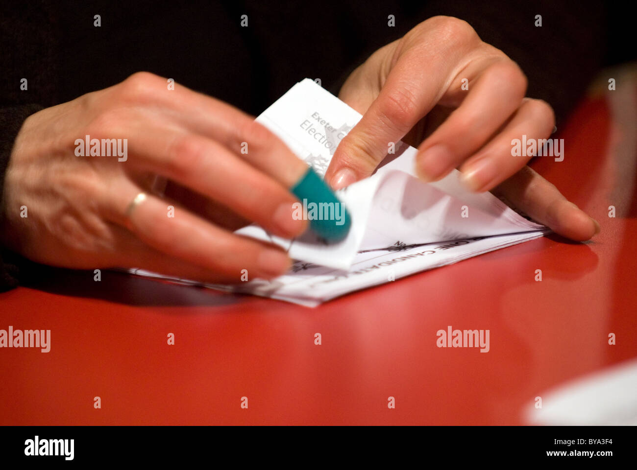 Vote counting uk hi-res stock photography and images - Alamy